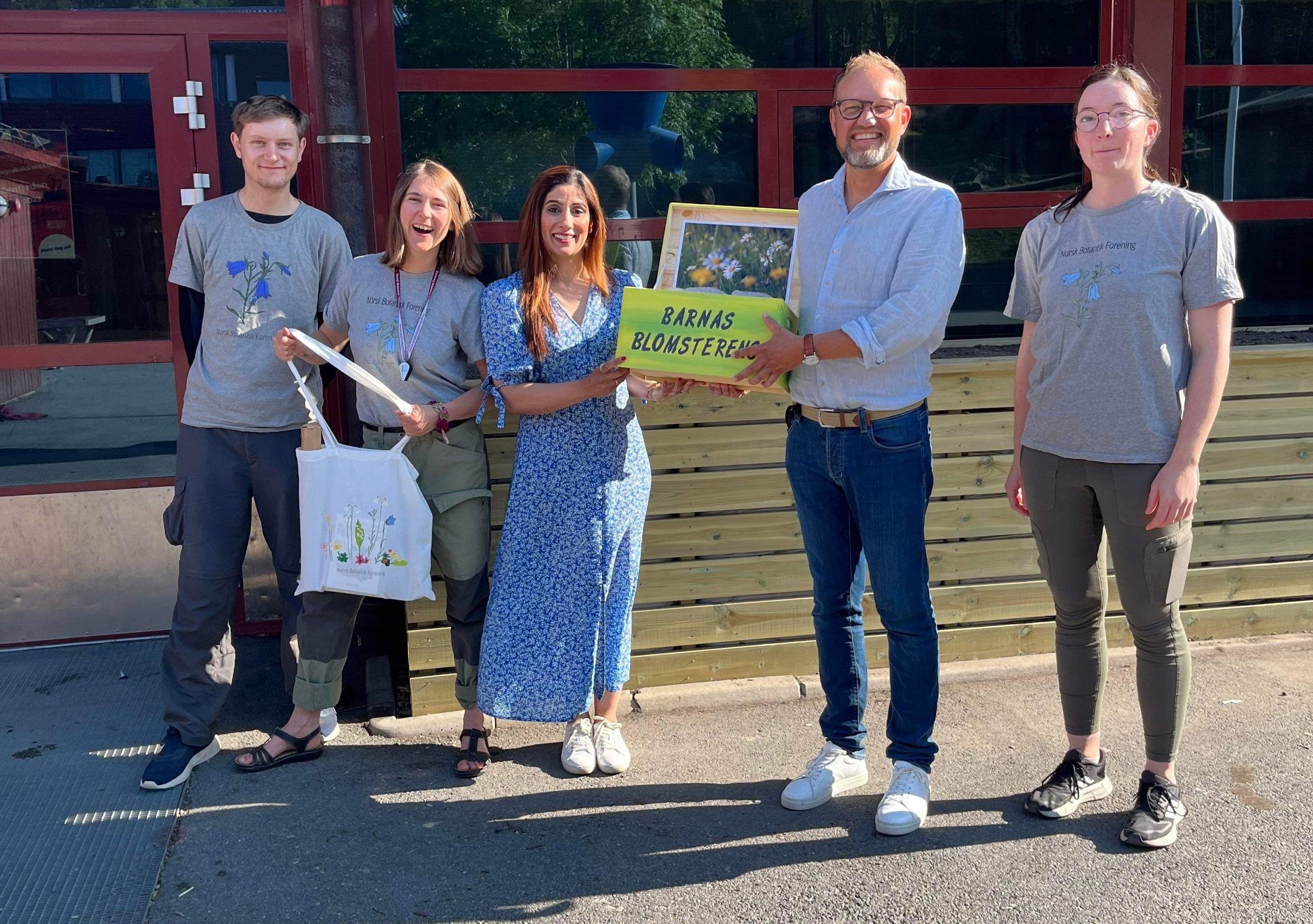 Skolens elever har laget barnas blomstereng